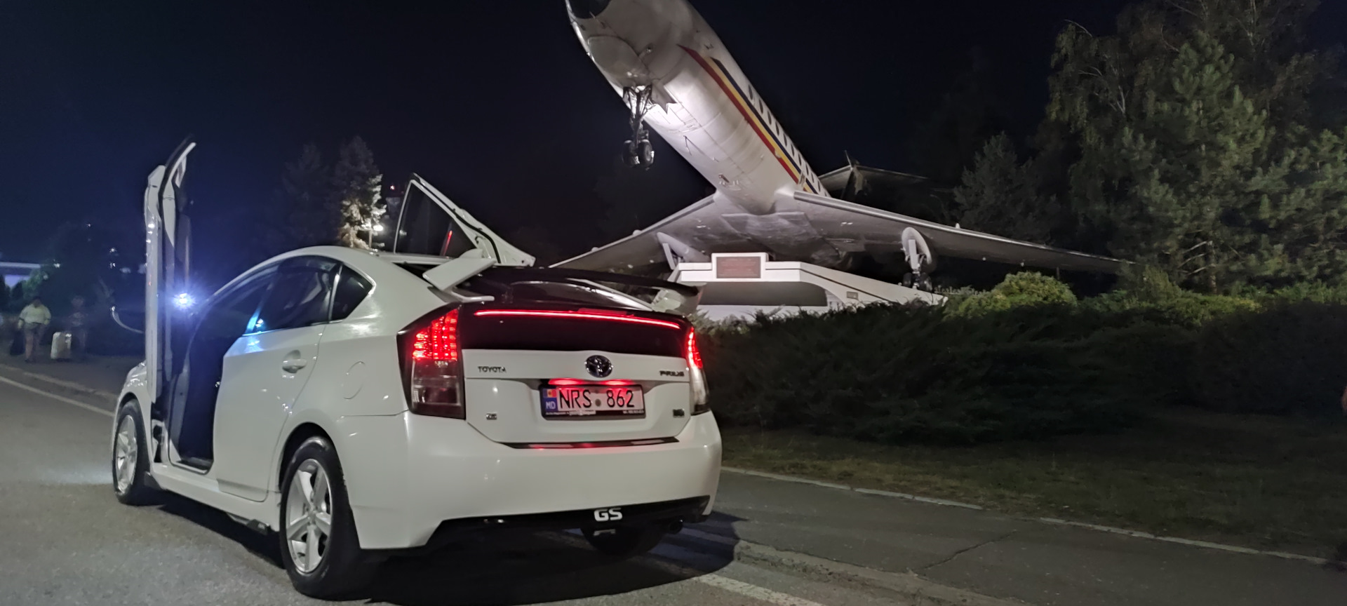 Lambo prius 30 — Toyota Prius (30), 1,8 л, 2011 года | тюнинг | DRIVE2