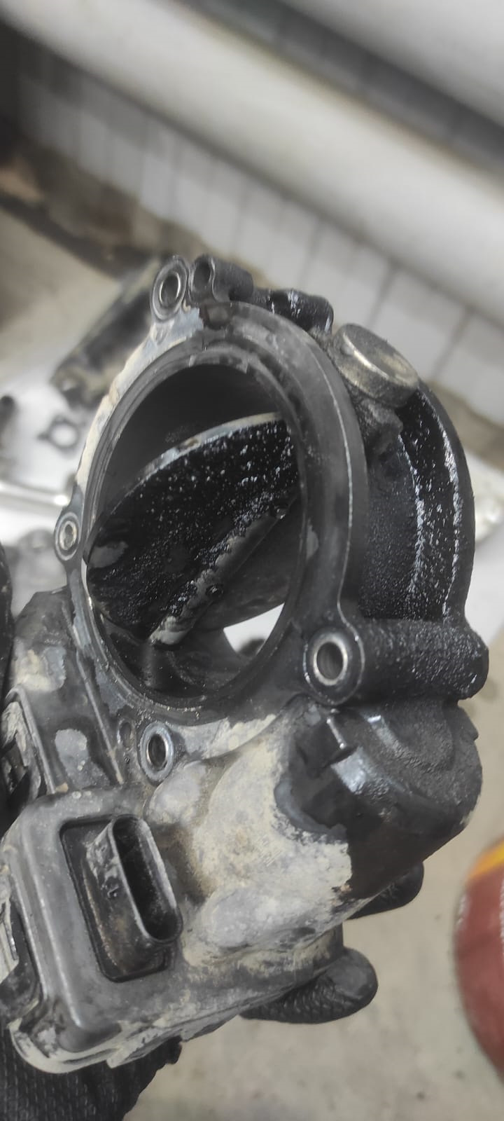 Замена прокладки дроссельной заслонки — Mercedes-Benz GLC-Class (X253 ...