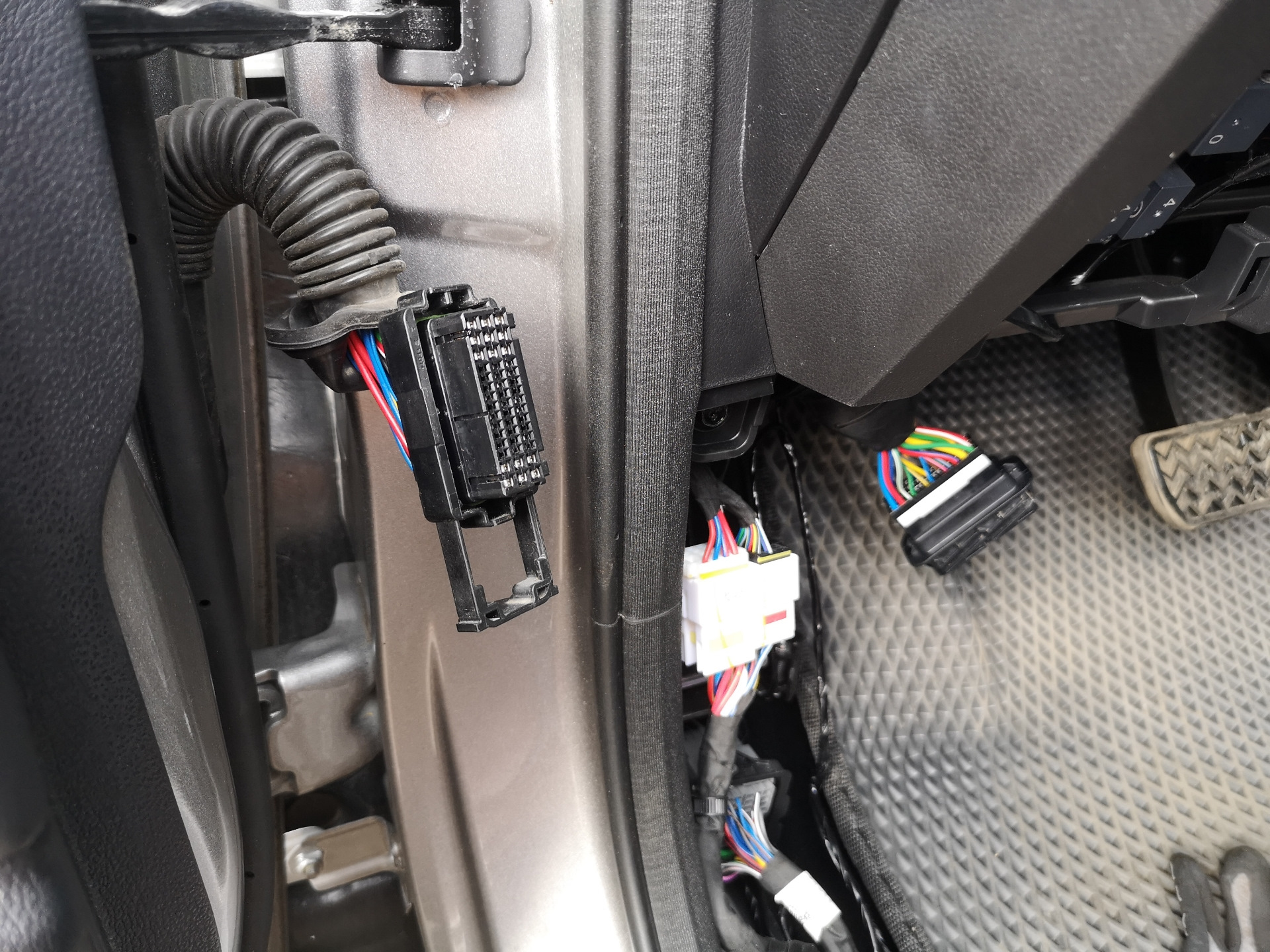 Установка аналогового контроля слепых зон (BSD). — Haval F7 (1G), 1,5 л ...