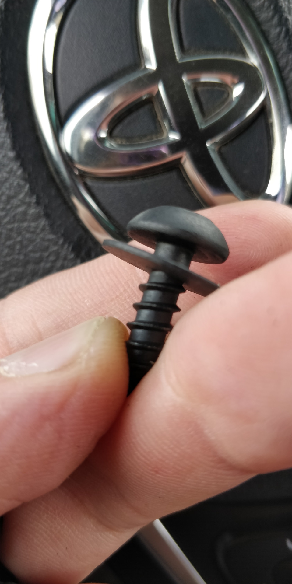 Винты брызговиков от LC200 — Toyota Camry (XV50), 2 л, 2015 года ...