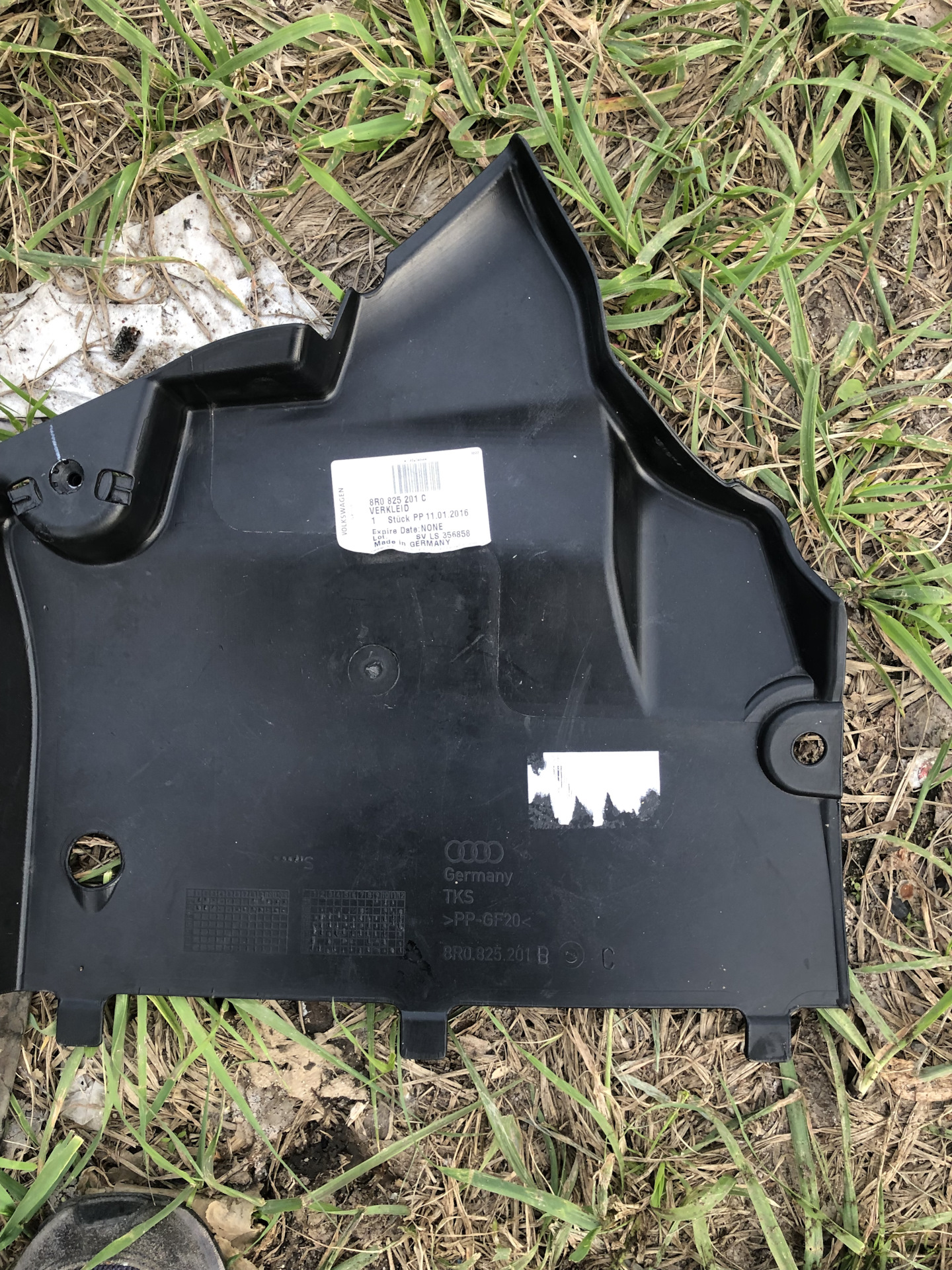 Audi Q5 8R. Замена пластиковых накладок днища — Audi Q5 (1G), 2 л, 2013 ...