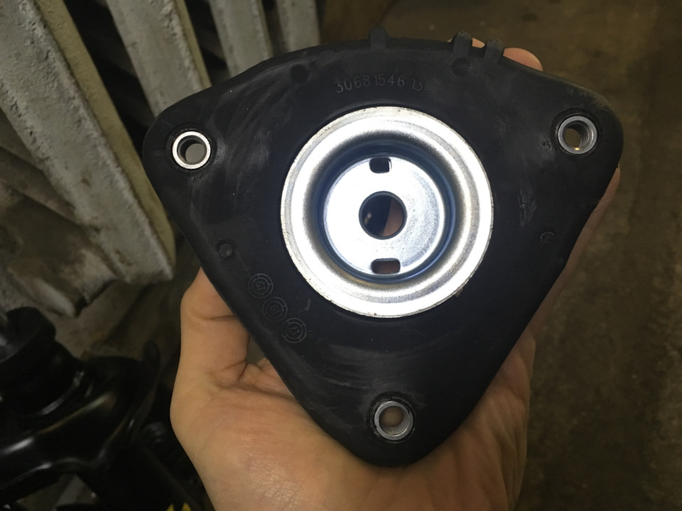 30681546 Опора стойки амортизатора без подшипника Volvo | Запчасти на ...