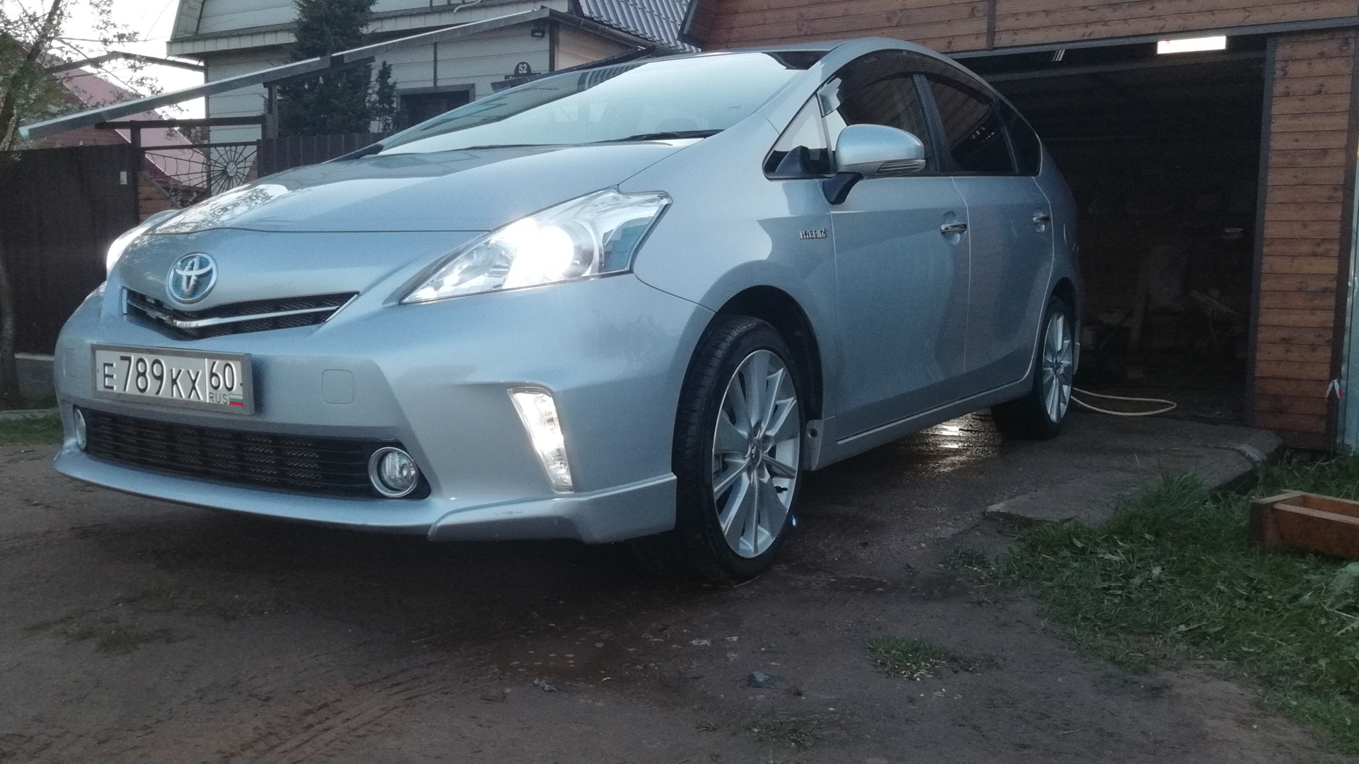 Toyota Prius V 1.8 гибридный 2013 | Alpha S Tune Black WinEd на DRIVE2