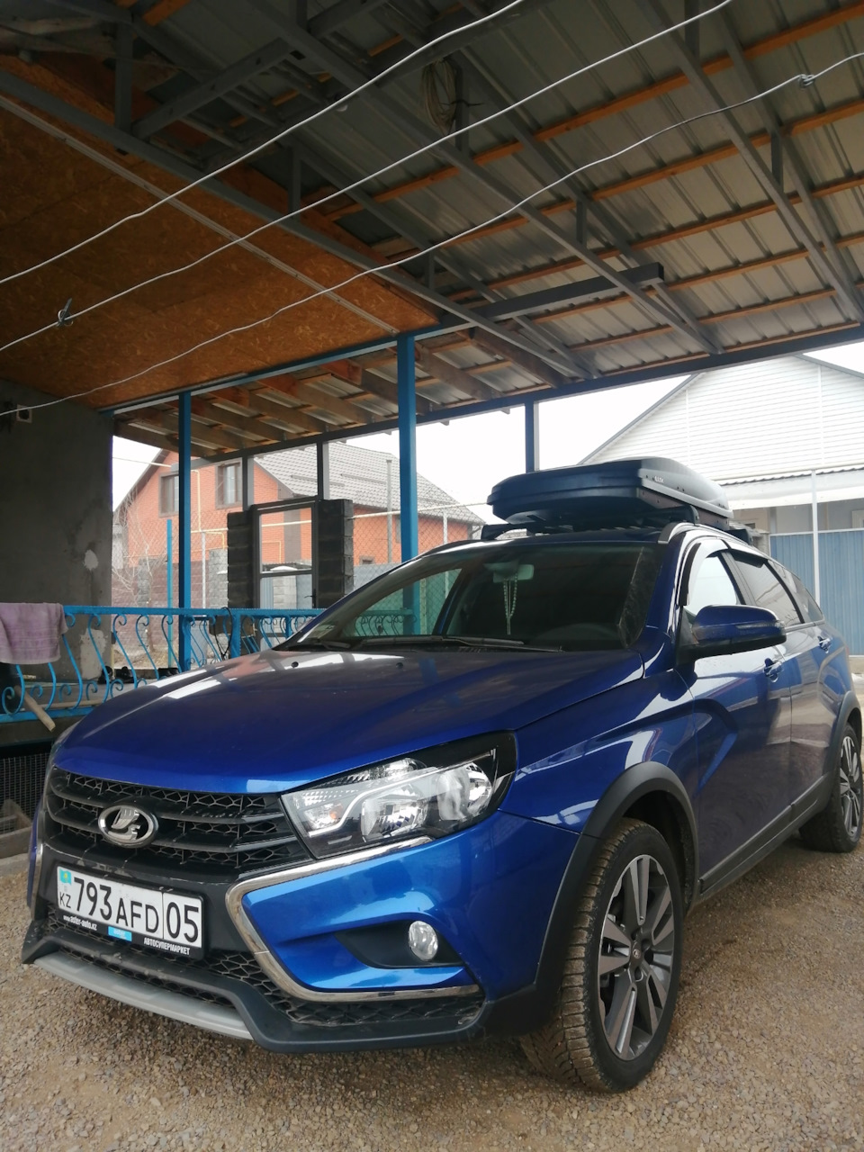 Поперечины и автобокс на крышу — Lada Vesta SW Cross (1G), 1,8 л, 2021 ...