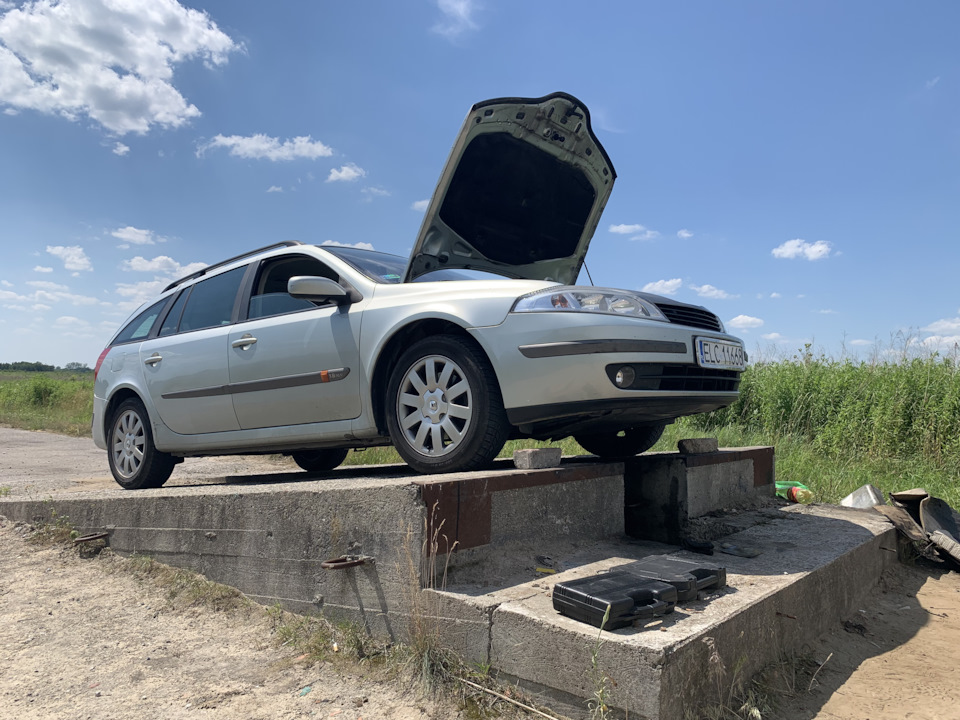 Замена нижней подушки двигателя. — Renault Laguna II, 1,8 л, 2002 года ...