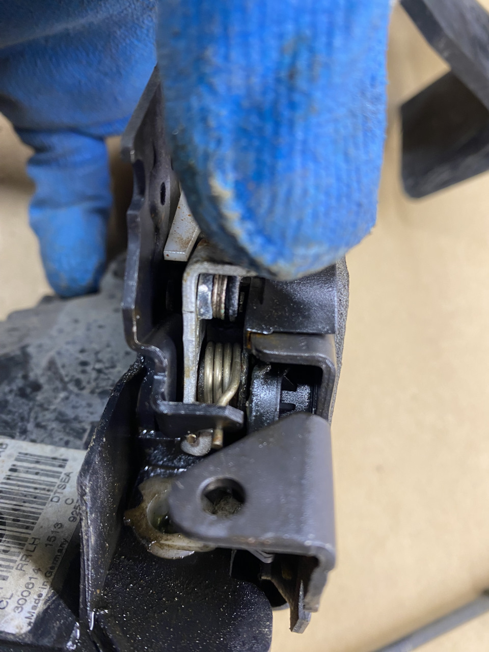 Не закрывается дверь — Ford Galaxy (Mk III), 2 л, 2014 года | поломка | DRIVE2