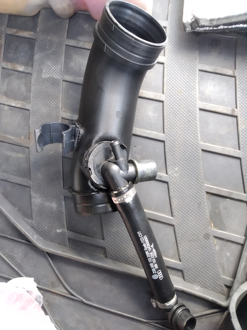 06B103209N Трубка VAG | Запчасти на DRIVE2