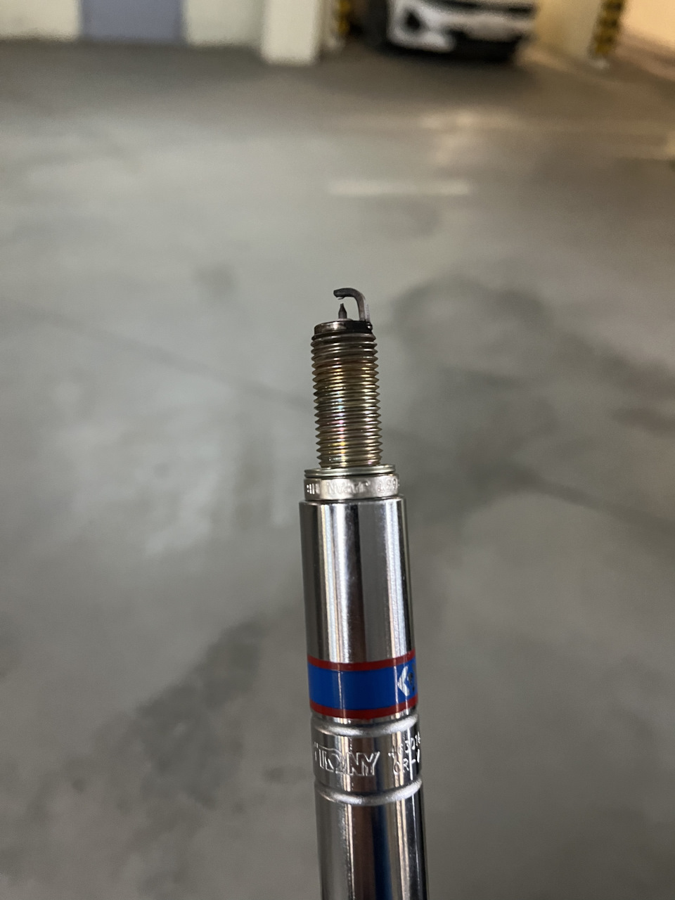 Замена свечей — Volvo V40 Cross Country, 1,5 л, 2019 года | расходники ...