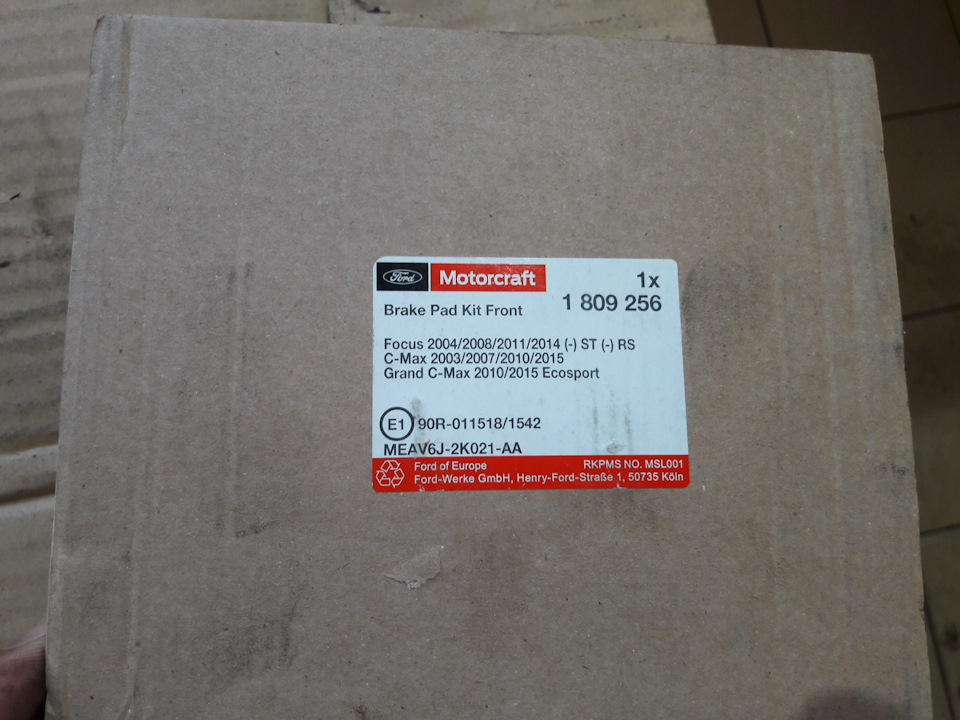 Замена тормозных колодок — Ford Focus Sedan II, 1,6 л, 2008 года ...