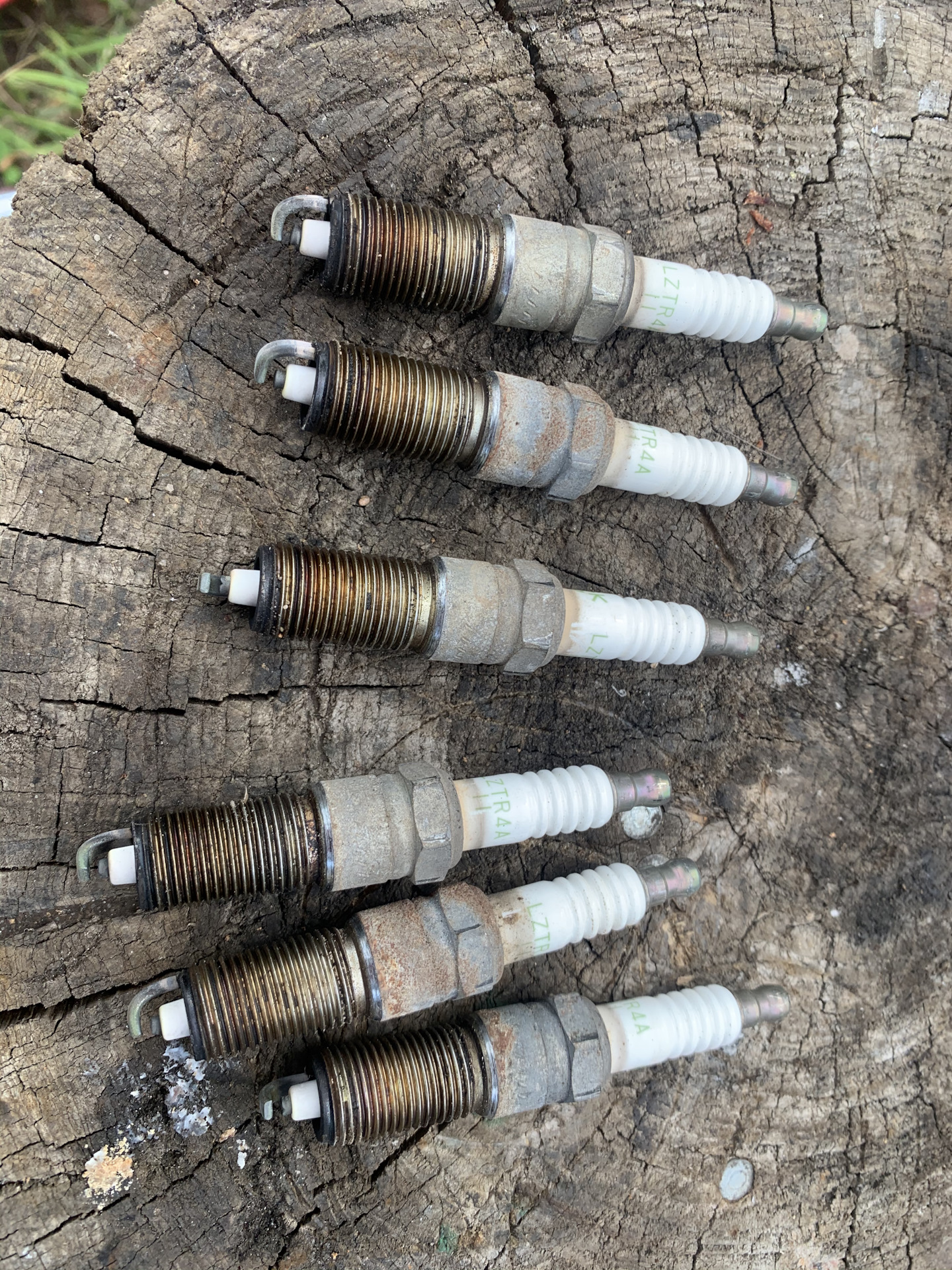 Замер компрессии и замена свечей — Chrysler Voyager (4G), 2,4 л, 2001 ...