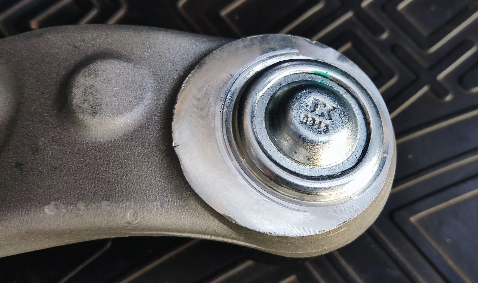 Замена рычага — Hyundai i40, 1,7 л, 2013 года | поломка | DRIVE2