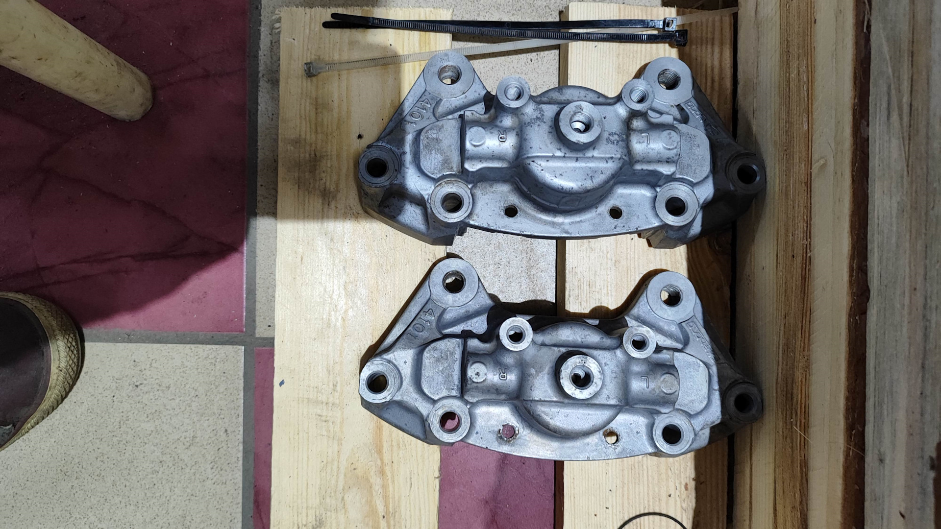 Суппорта Akebono на Infinity fx 35 S50 — Infiniti FX (1G), 3,5 л, 2007 ...