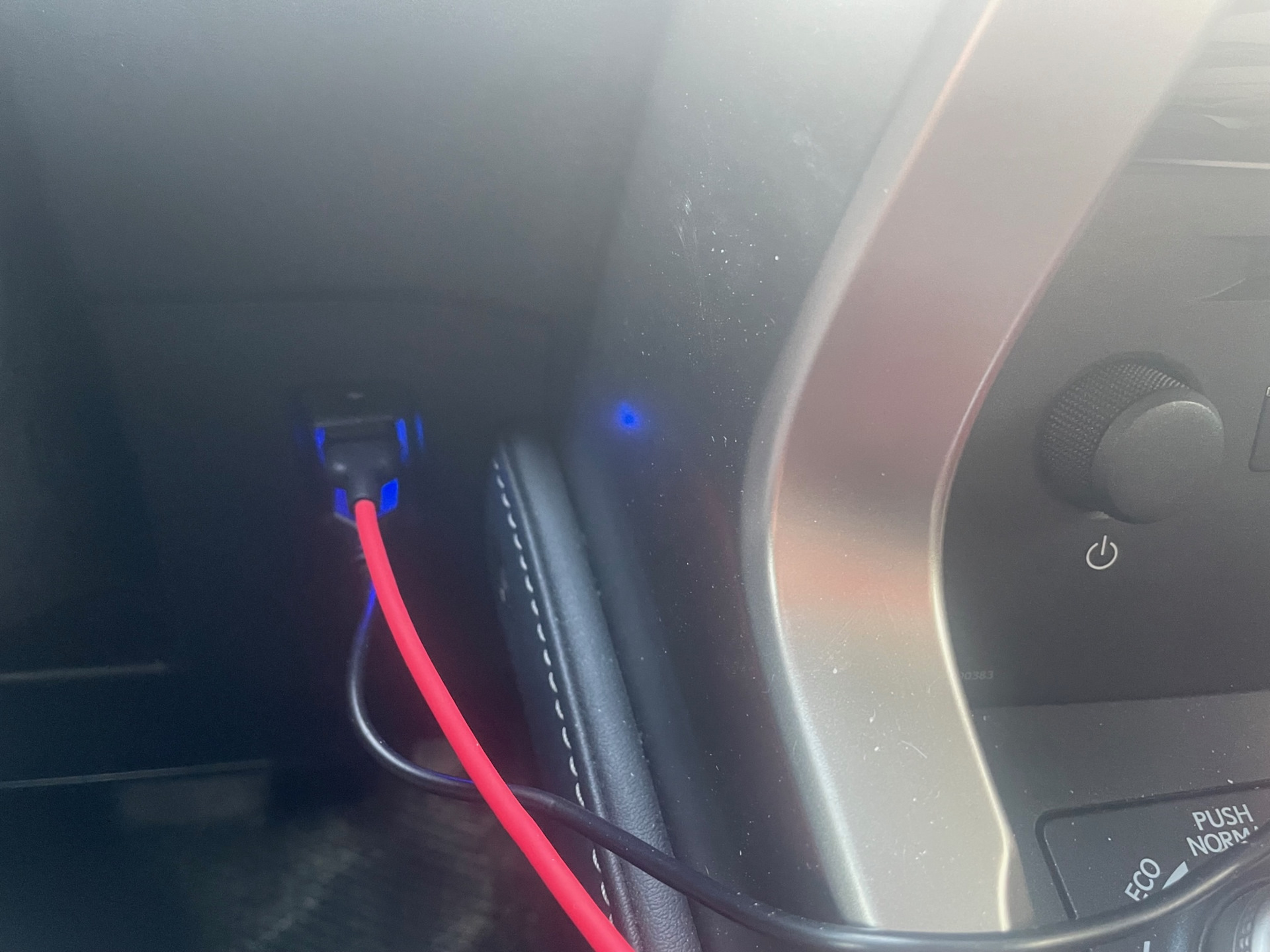 USB в салон — Lexus NX (1G), 2 л, 2015 года | аксессуары | DRIVE2