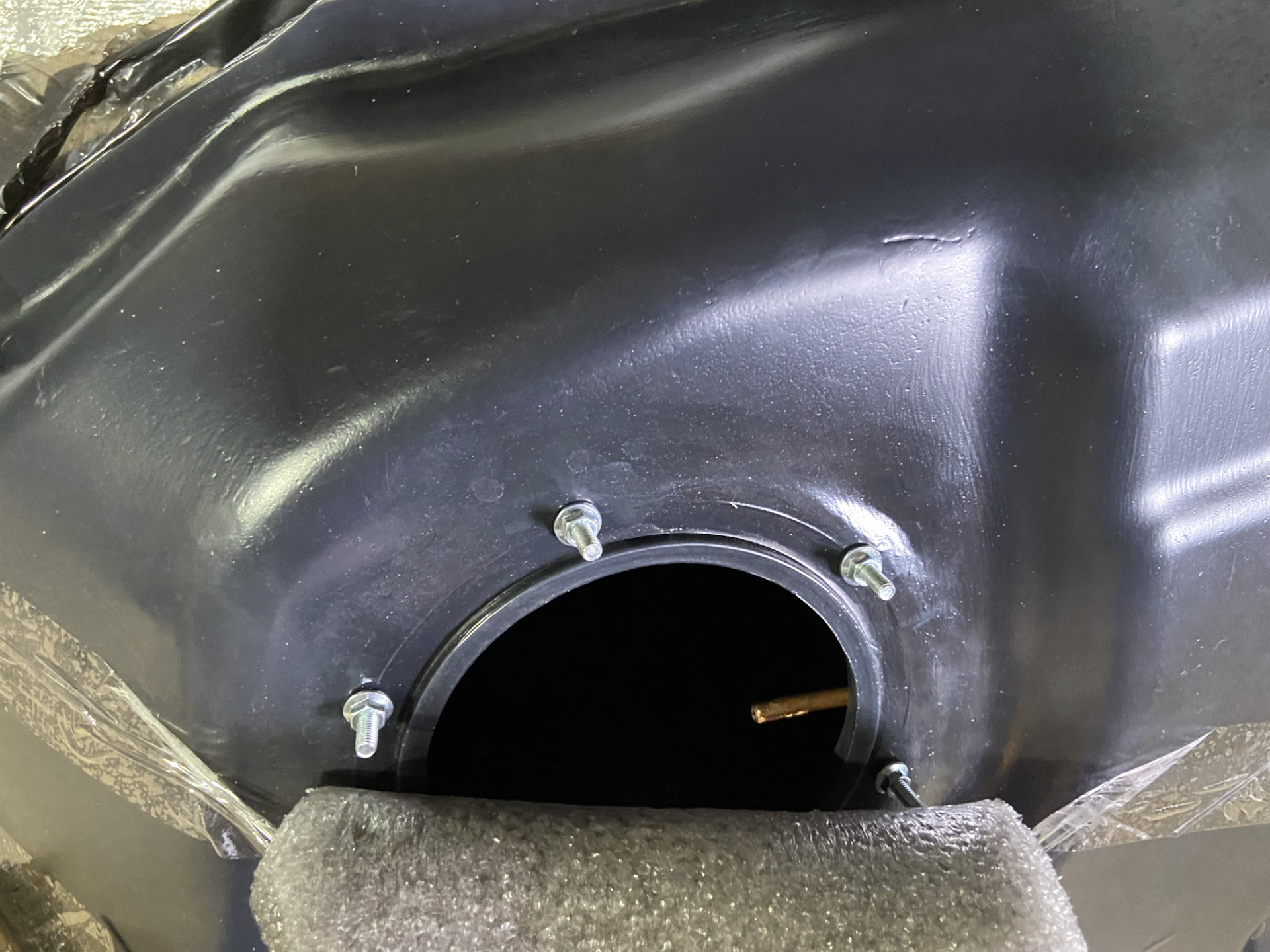 Замена топливного бака — Mitsubishi Outlander XL, 3 л, 2008 года ...