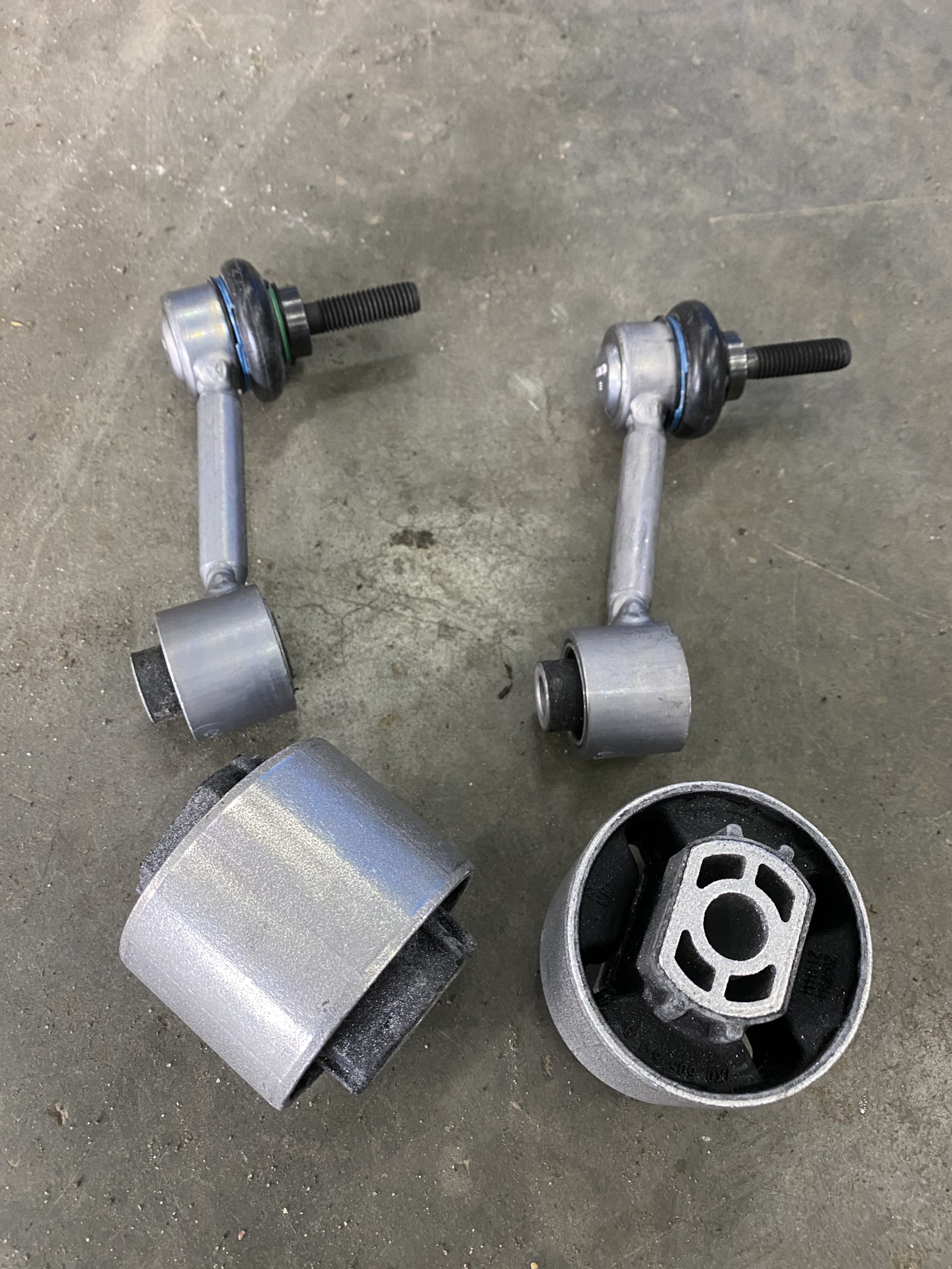 Замена сайлентблоков задних продольных рычагов, замена стоек заднего ...