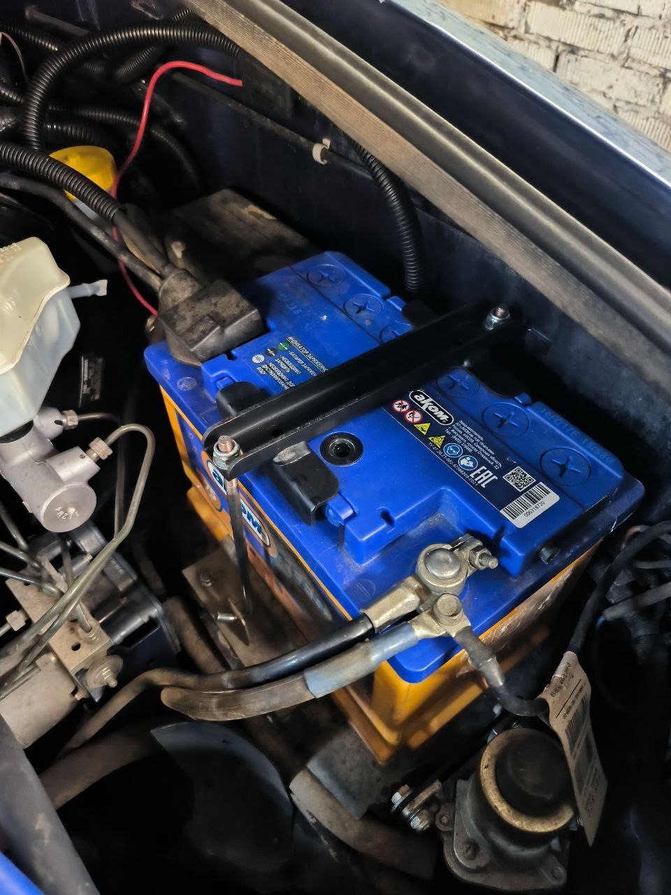 Поперечина крепления аккумуляторной батареи — УАЗ Patriot, 2,7 л, 2014 ...