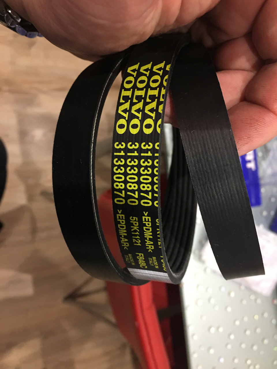 31330870 Поликлиновый ремень. Число ручьев 5 Volvo | Запчасти на DRIVE2