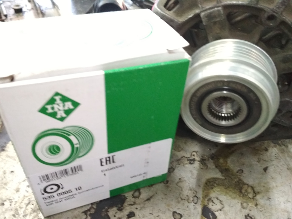 Термостат и обгоная муфта генератора — Audi A6 (C5), 1,8 л, 2000 года ...