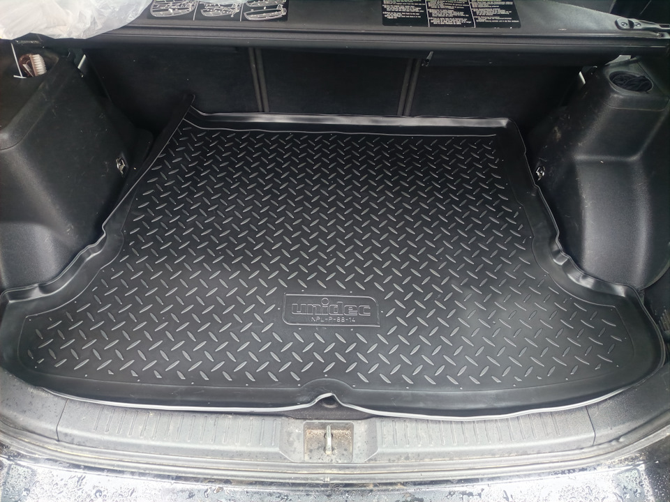 Коврики в салон и багажник — Toyota Corolla Verso, 2,2 л, 2006 года ...
