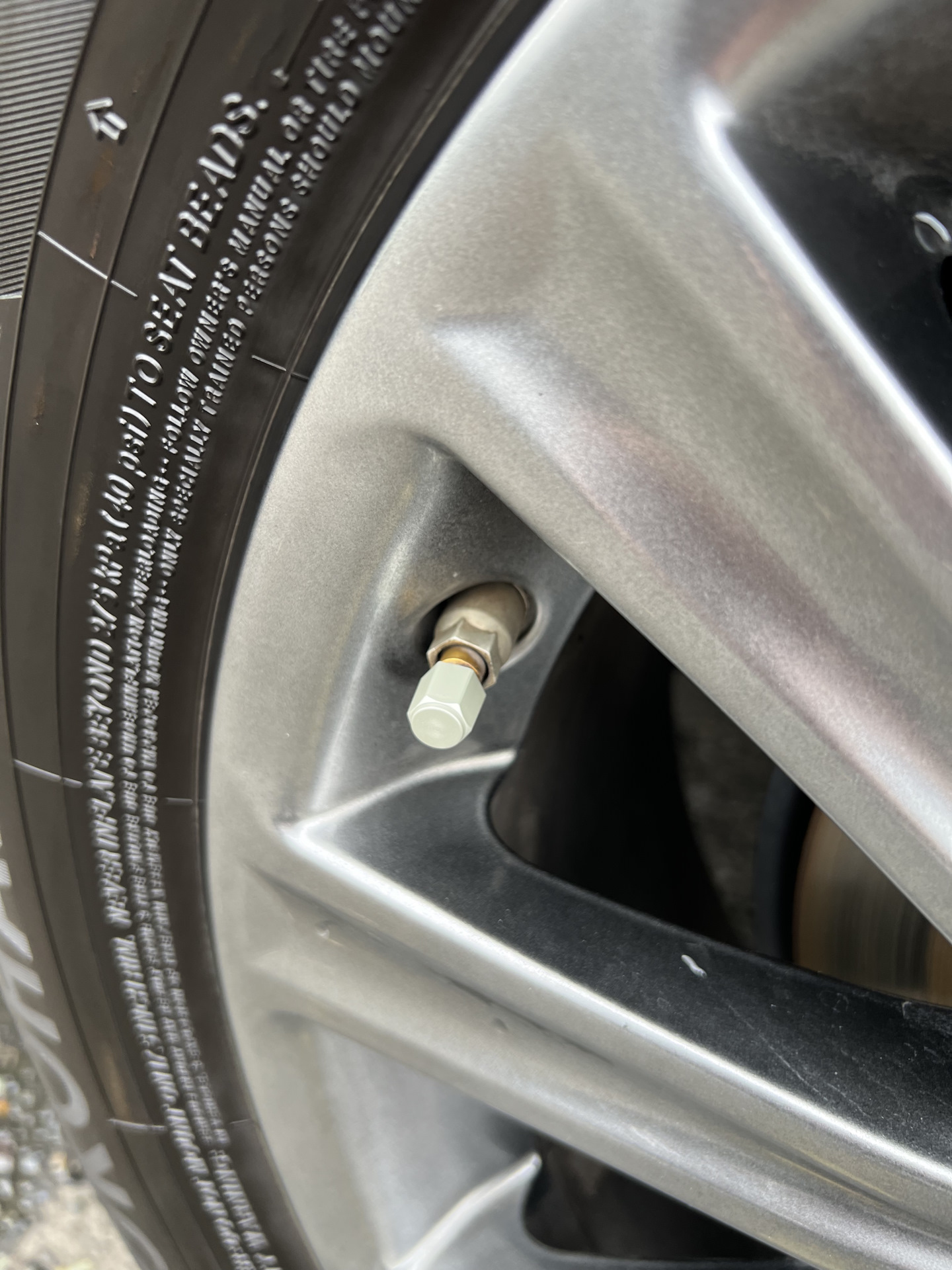 Оригинальные колпачки для ниппеля Lexus/Toyota 🛞 — Lexus NX (1G), 2 л ...