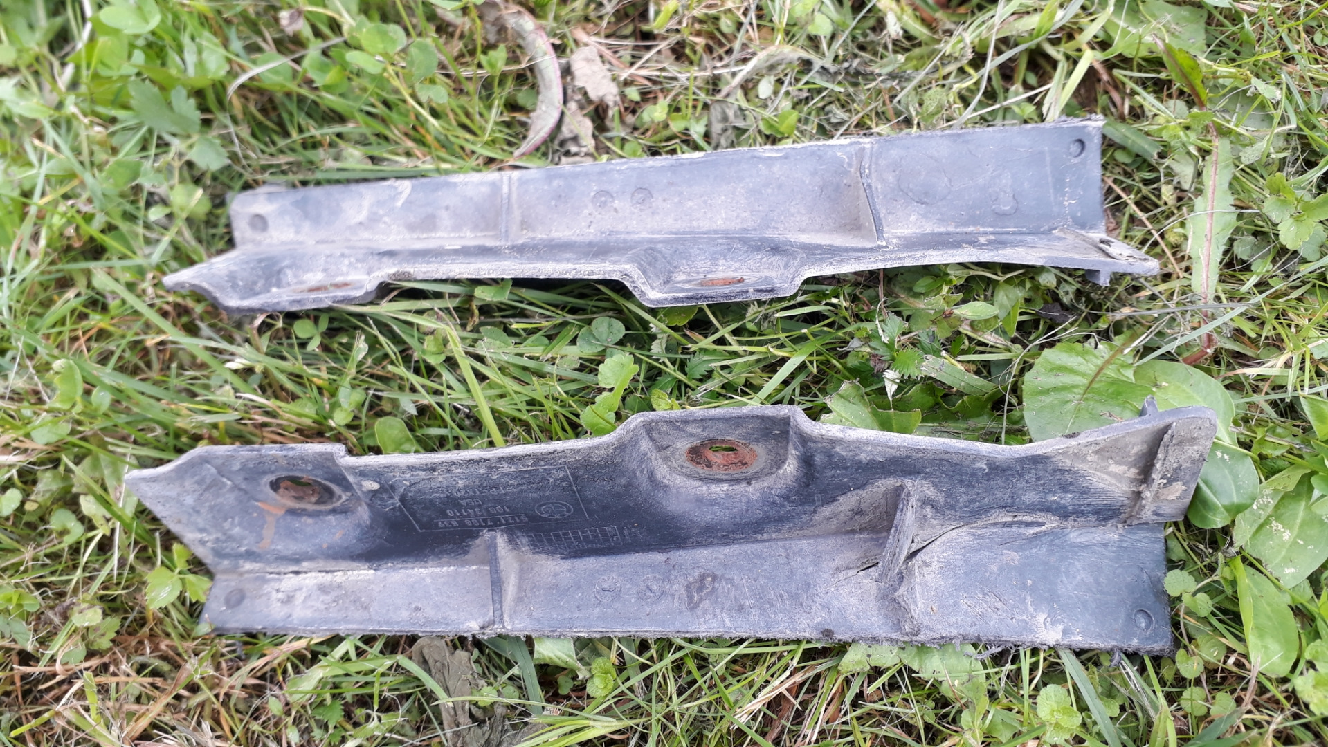 Замена передних аэродинамических щитков (51757188839, 51757188840 ...