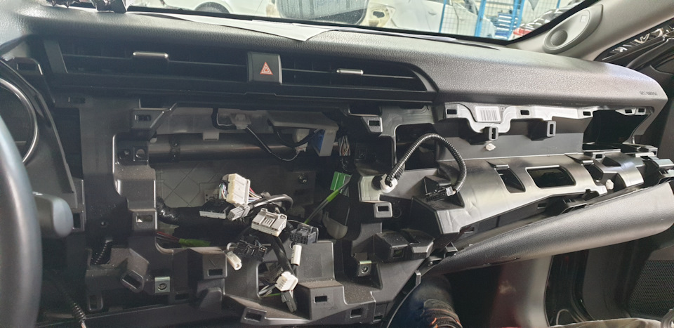 Замена передних стоек, опорных подшипников и мультимедиаJBL по гарантии ...