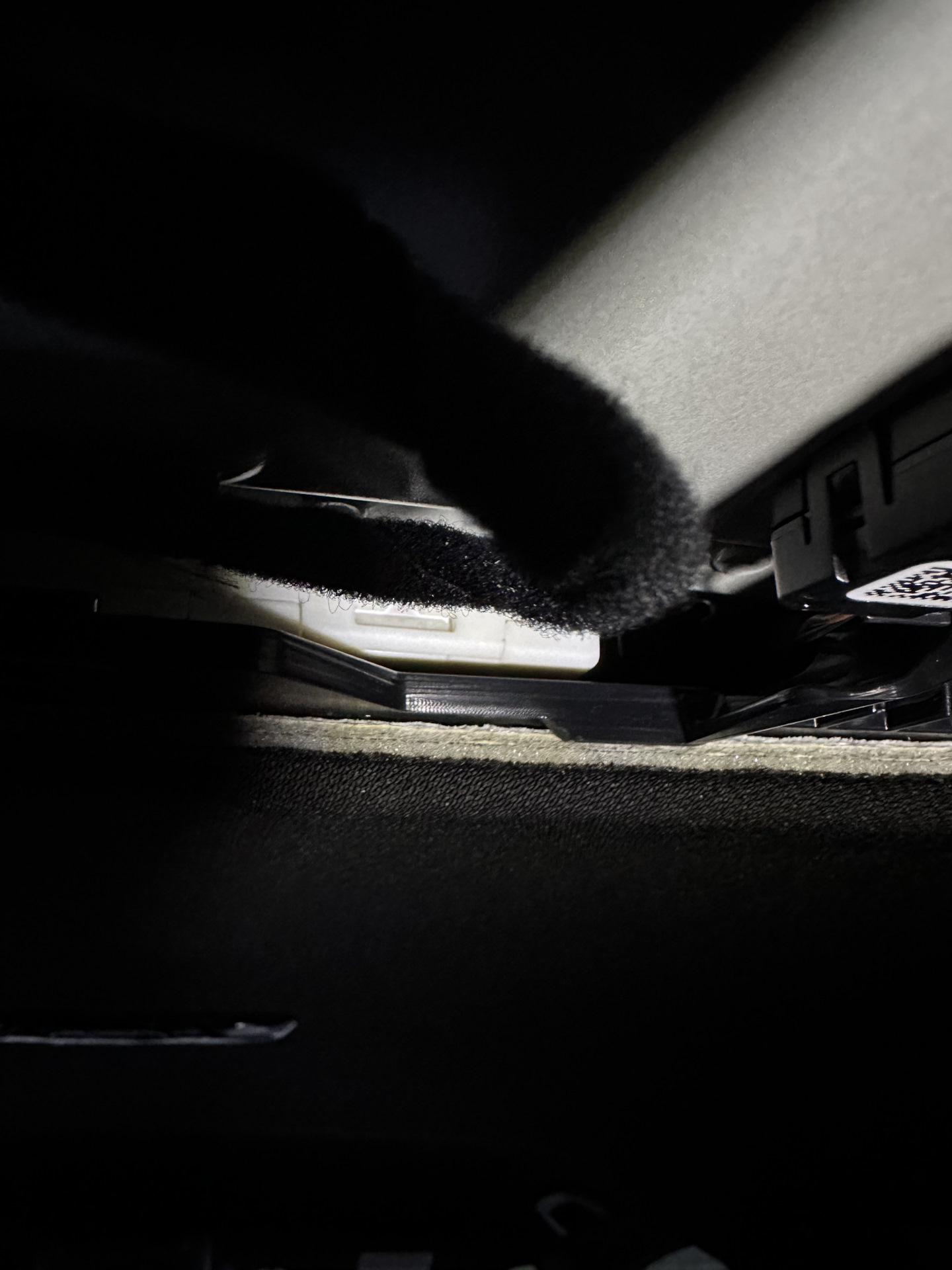 Замена аккумулятора ЭРА-Глонасс — BMW 5 series (G30), 2 л, 2019 года ...