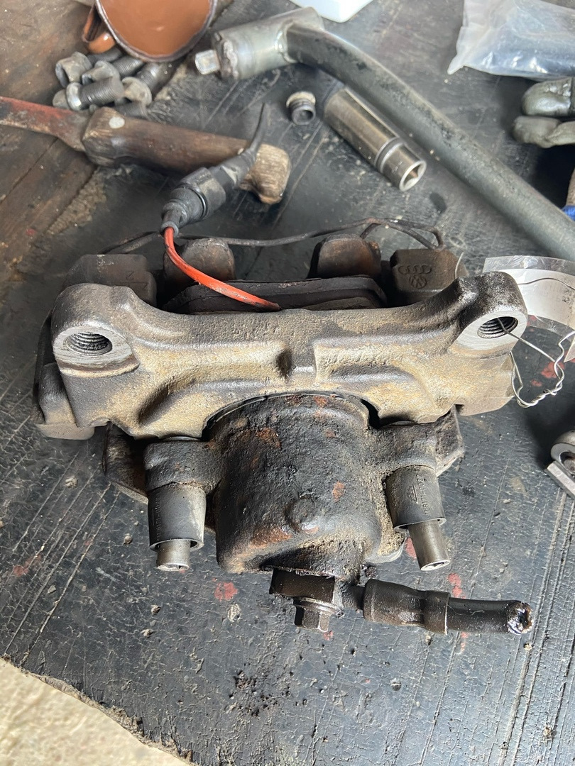 Суппорт, ты уже надоел — Volkswagen Passat B6, 2 л, 2007 года | своими ...