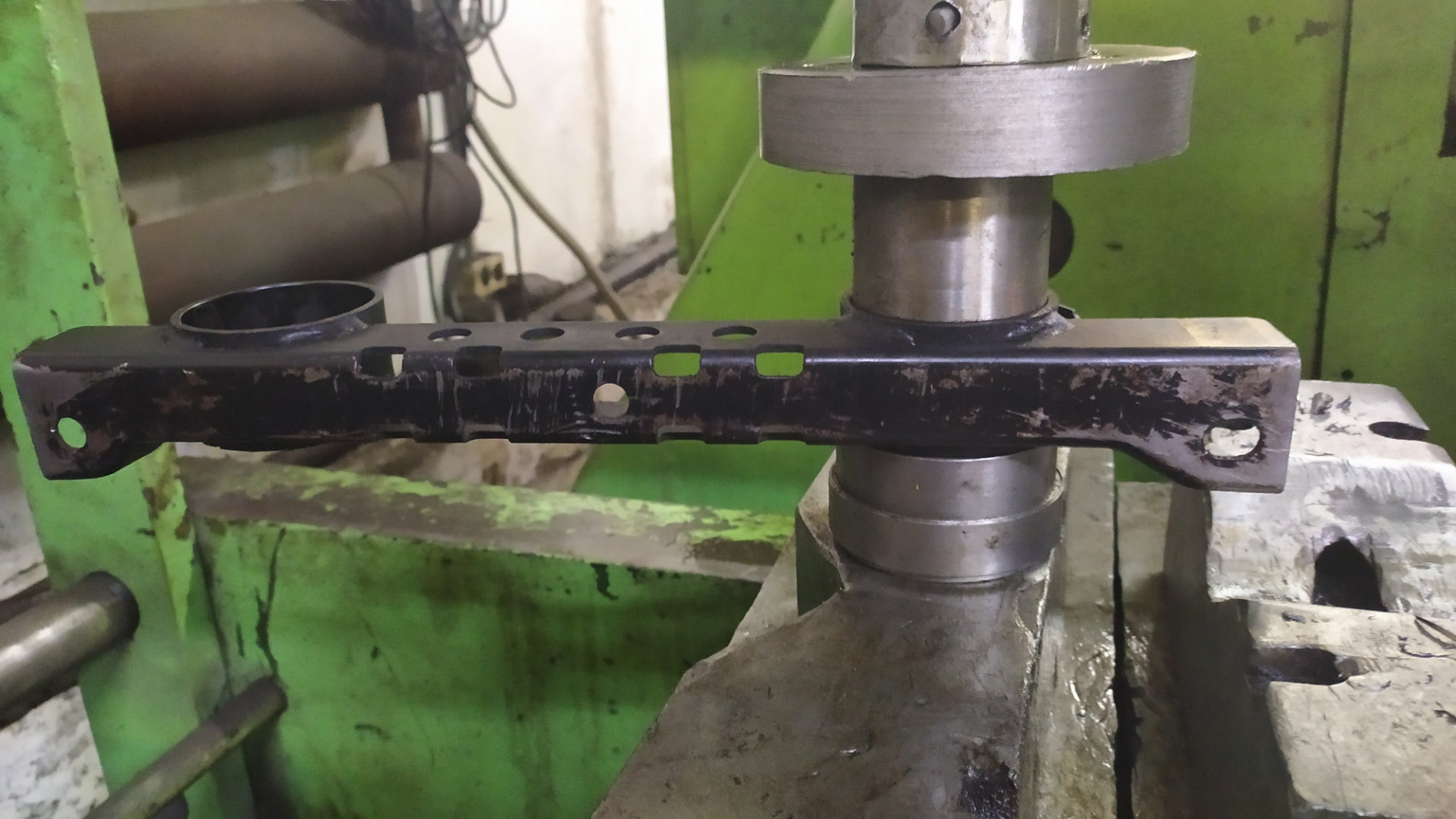 Замена сайлентблоков подушки АКПП MR 267868 — Mitsubishi Montero Sport ...