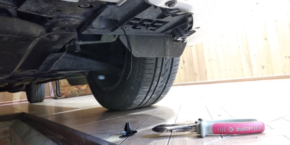 Клипса под бампером — Renault Logan (2G), 1,6 л, 2016 года | своими ...