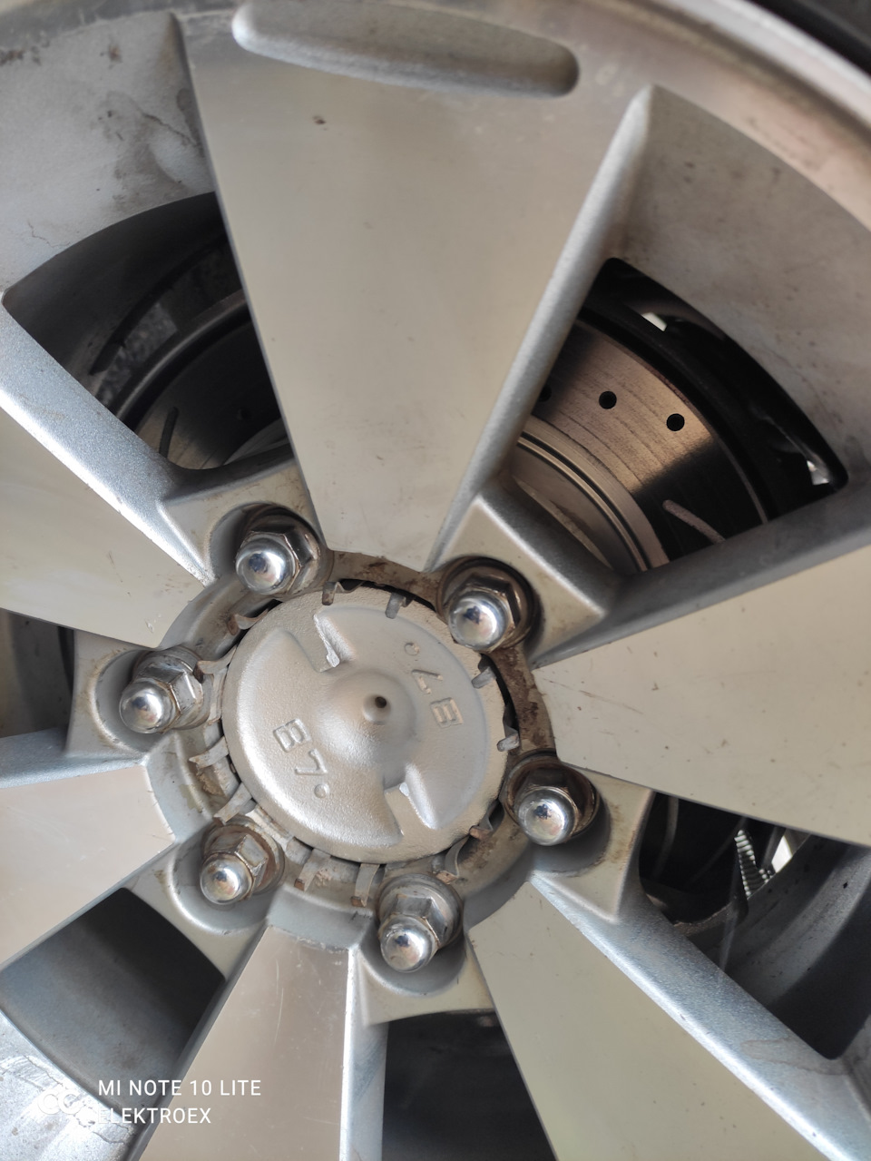 Новые задние тормозные перфорированные диски G-brake — Mitsubishi ...