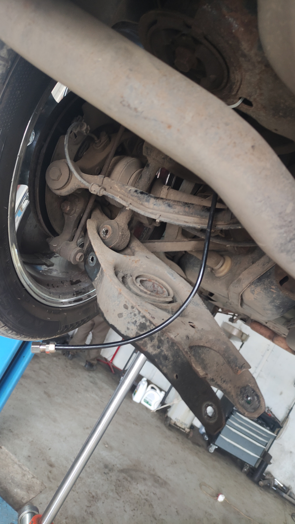 Пневмо баллоны в задние пружины. Итог — Chrysler 300C (1G), 3,5 л, 2006 ...