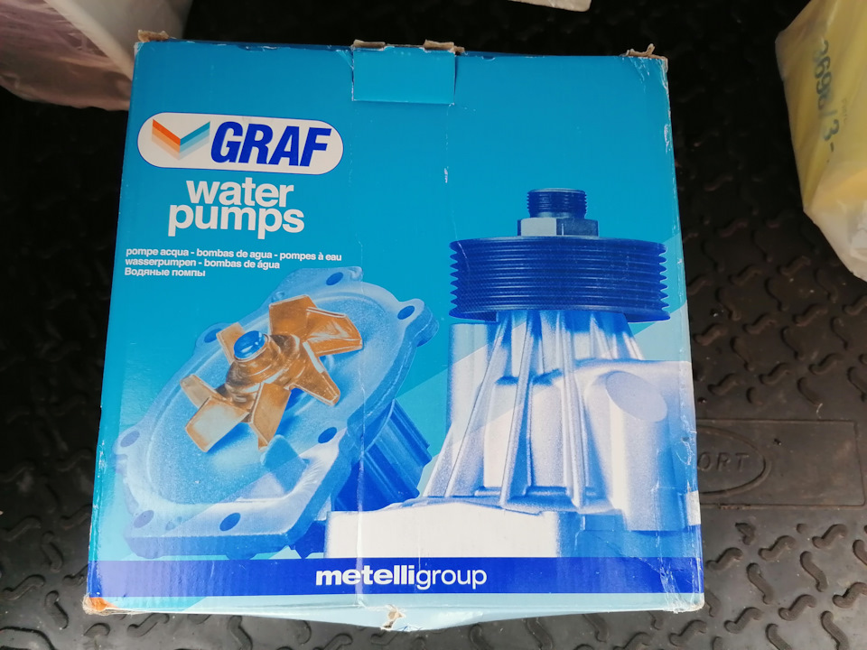 Поломка помпы и термостата. А заодно и замена масла, и задних плавающих ...