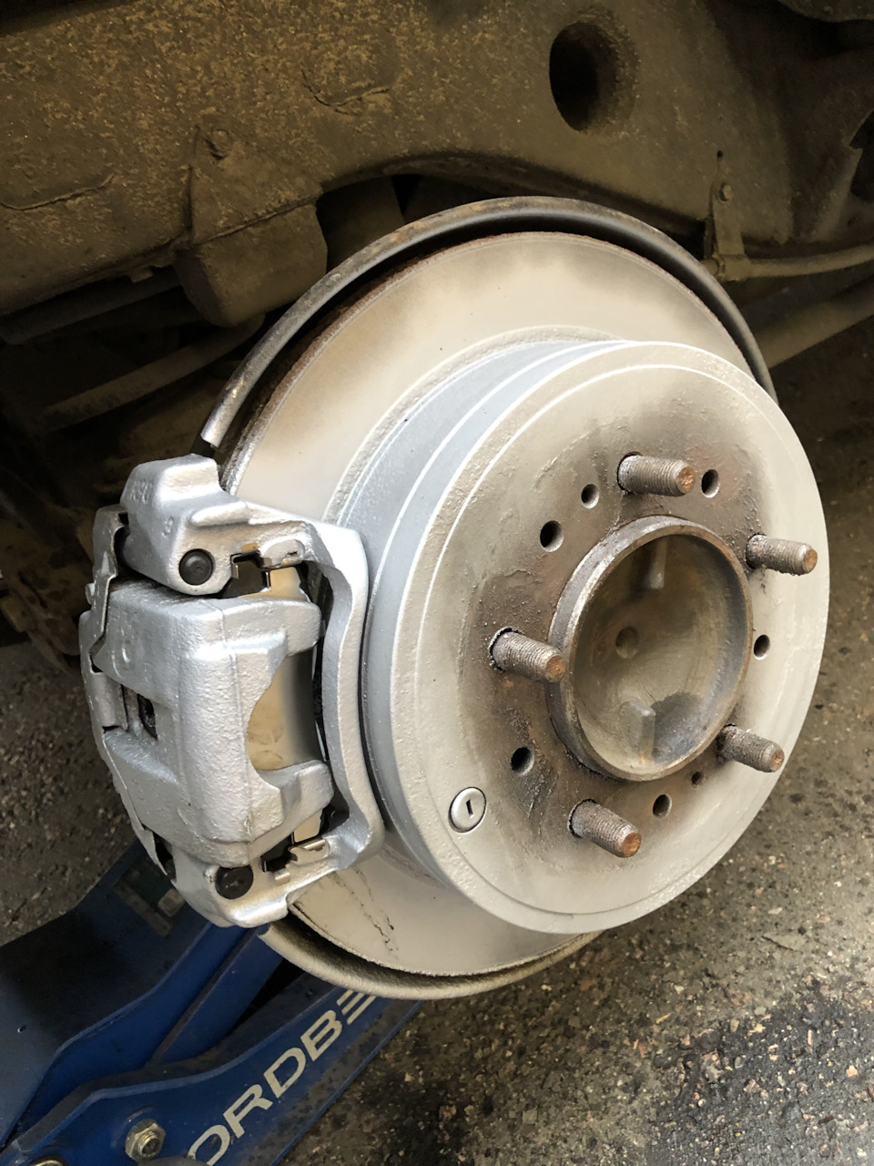 Переборка задних суппортов — Toyota Land Cruiser 200, 4,5 л, 2010 года ...