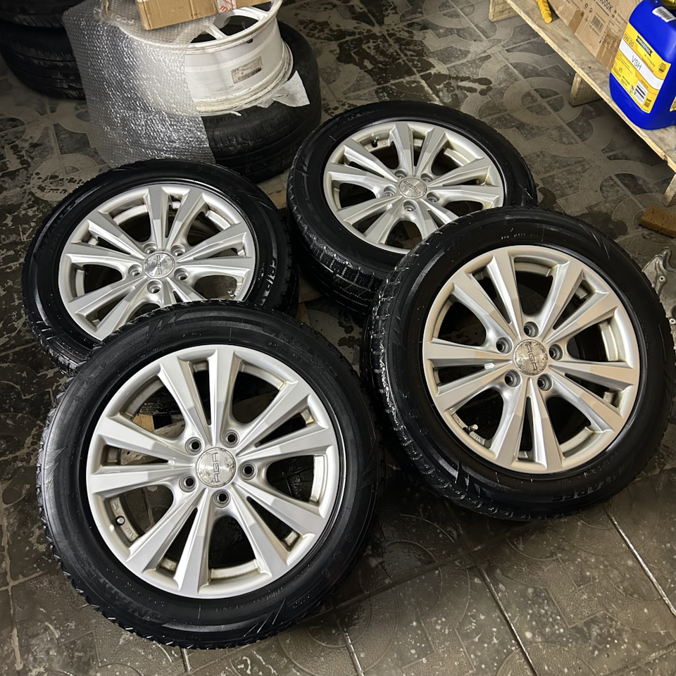 Литые диски AGA 6,5Jx16 ET46 5x112 на Audi A3 (8V), Audi A3 (8P ...