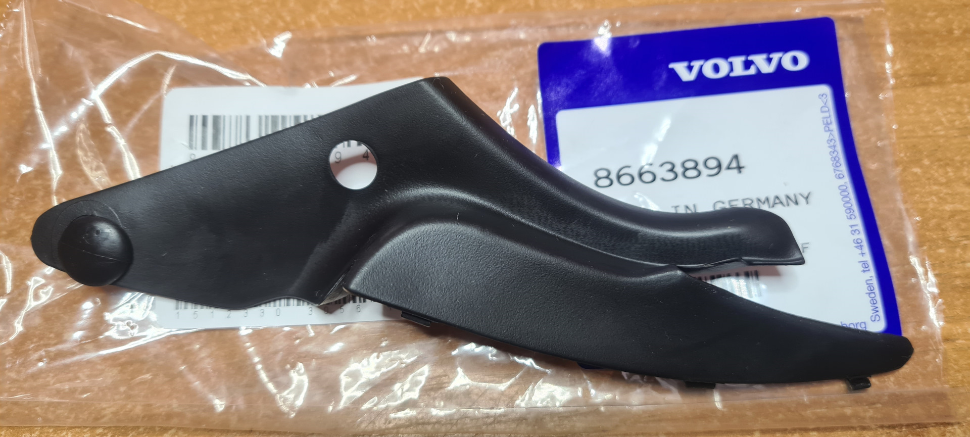 Концевик молдинга лобового стекла — Volvo XC70 II, 2,4 л, 2001 года ...