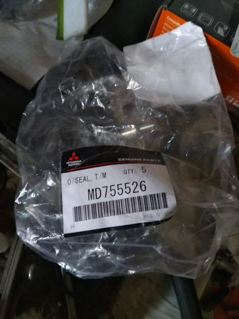 MD755526 Сальник крышки переднего дифференциала Mitsubishi | Запчасти ...