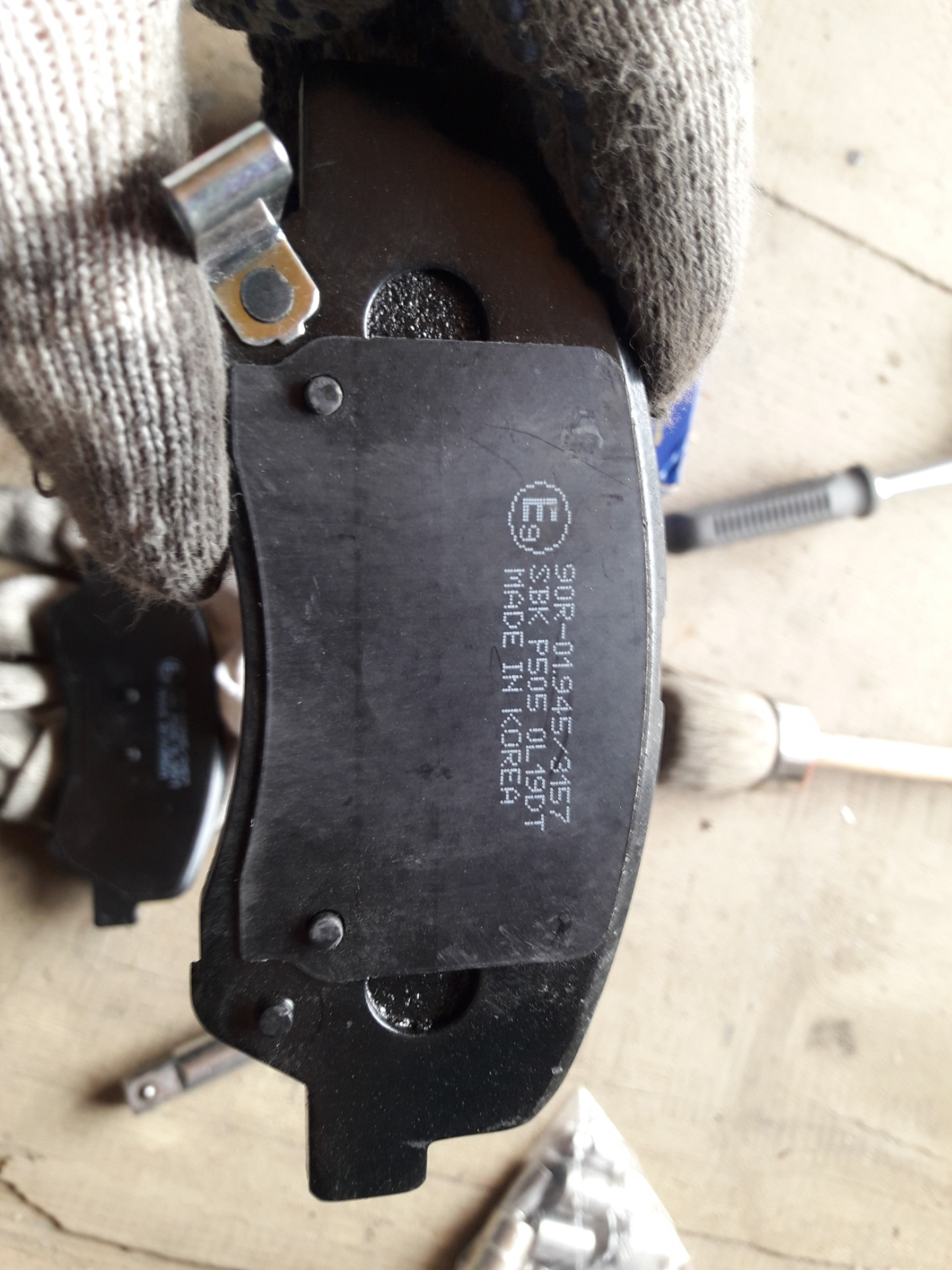 Замена передних тормозных колодок SANGSIN SP1399A — KIA Rio (4G), 1,6 л ...