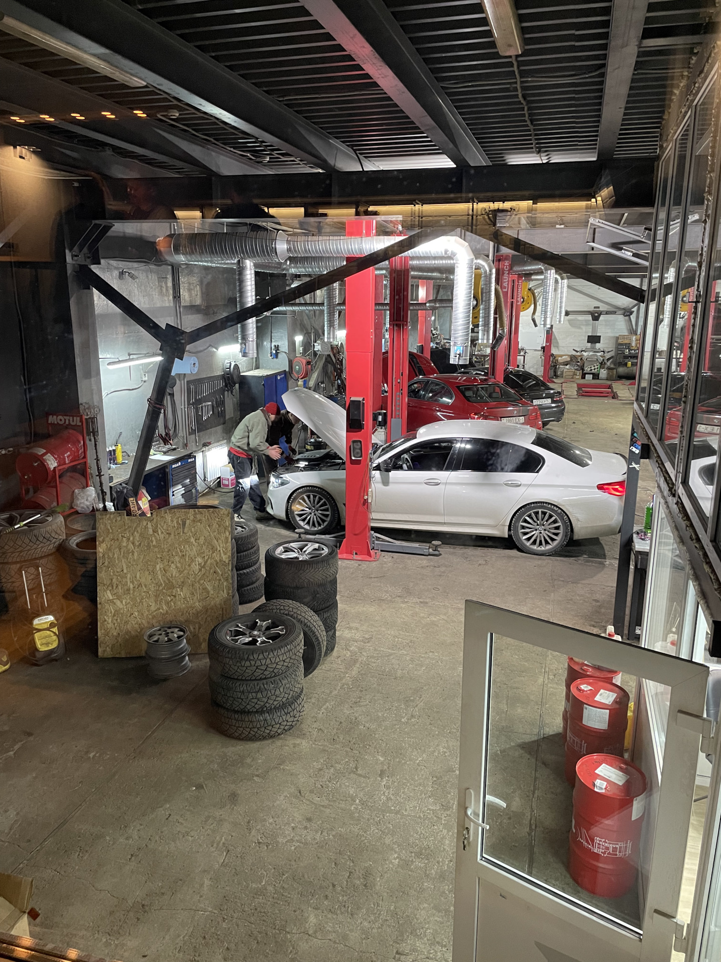 Замена натяжителя ремня — BMW 5 series (G30), 2 л, 2017 года | визит на ...