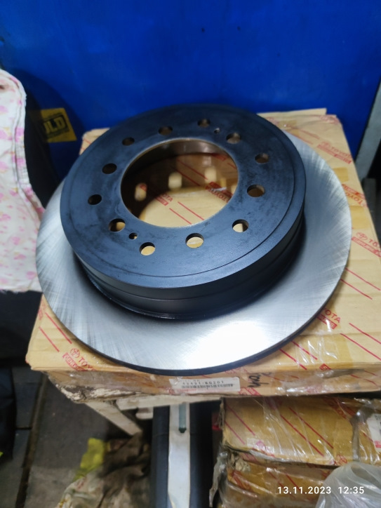 277. Замена задних тормозных дисков и колодок (Toyota 42431-60201 ...