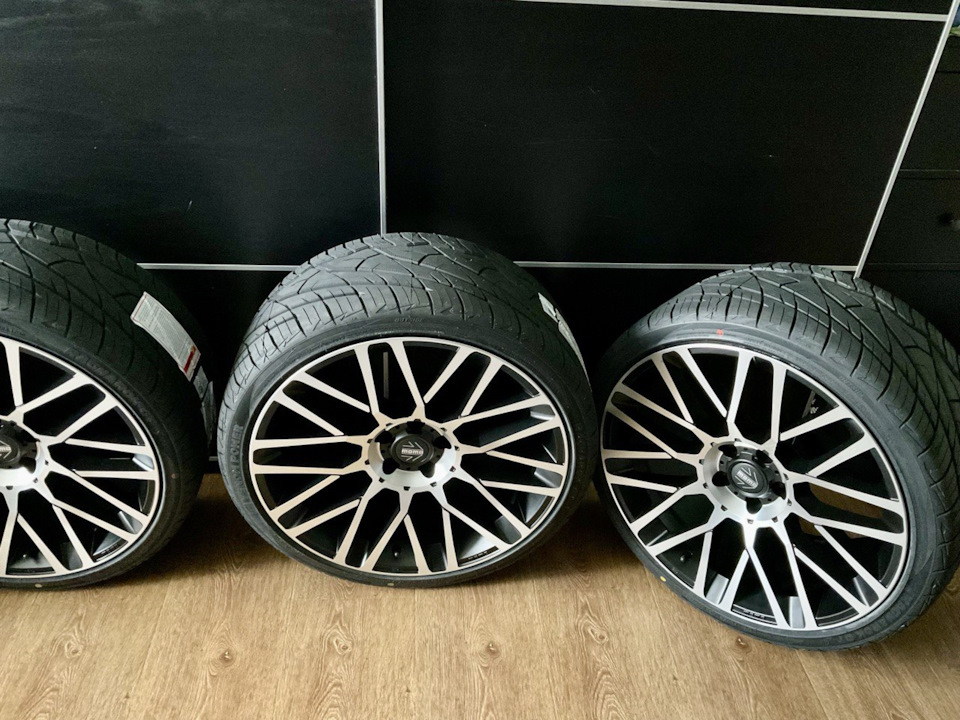 Шины летние 275/30 R20, литые диски МоМо 10Jx20 ET25 5x112 на Audi A5 ...