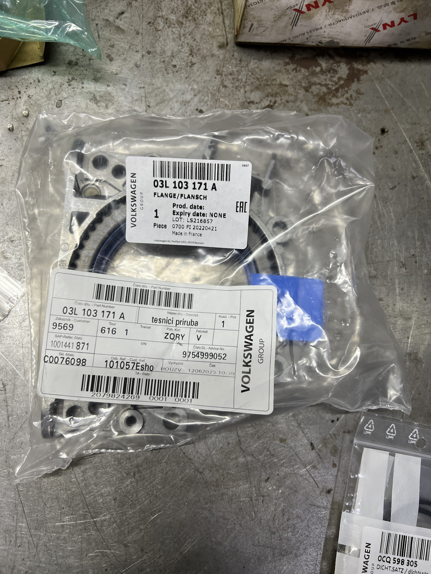 79. Замена заднего сальника коленвала CFCA 2.0 Multivan T6 — Volkswagen ...