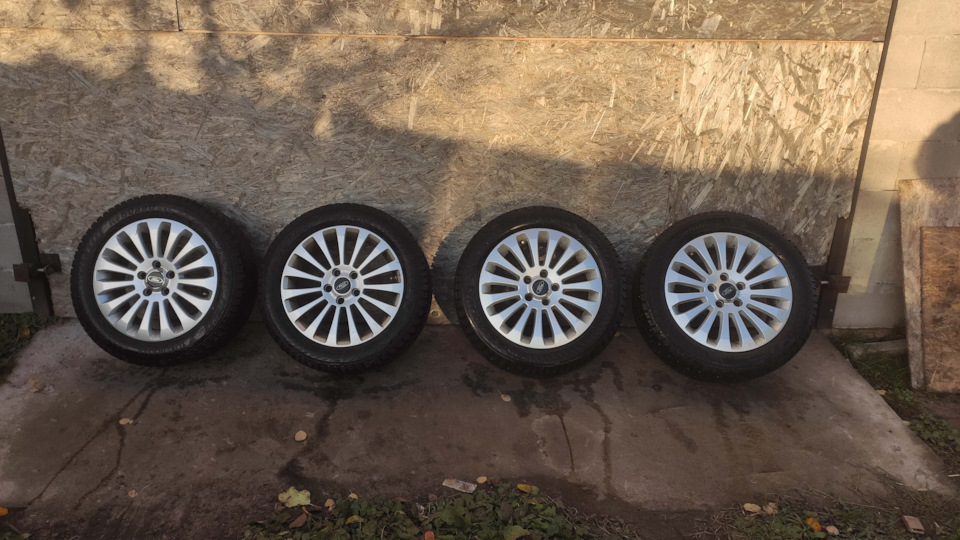 Шины зимние шипованные Yokohama 205/55 R16, литые диски 16 5x108 на ...