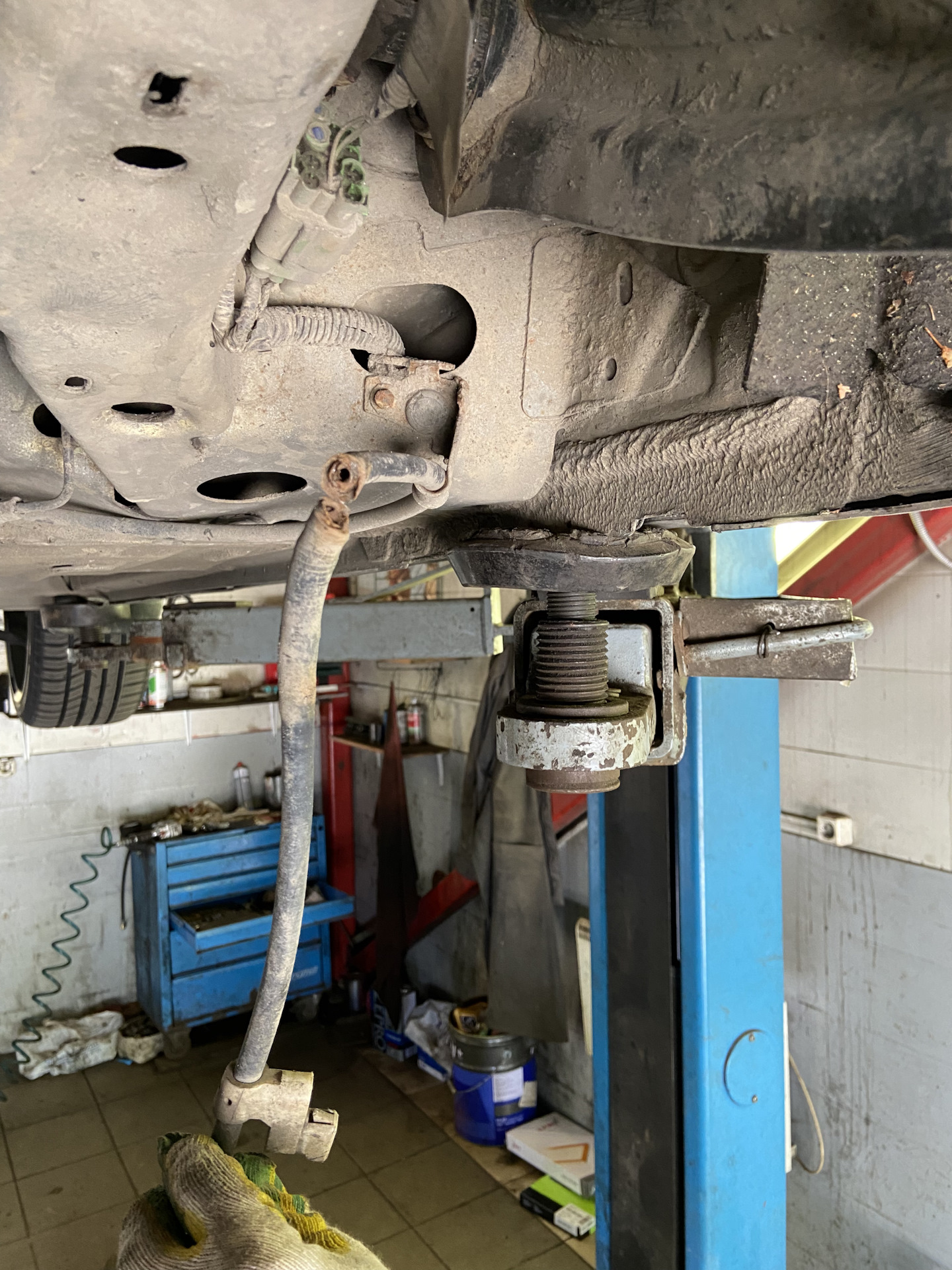 Ремонт ручника — Ford Focus Wagon III, 1,6 л, 2015 года | поломка | DRIVE2