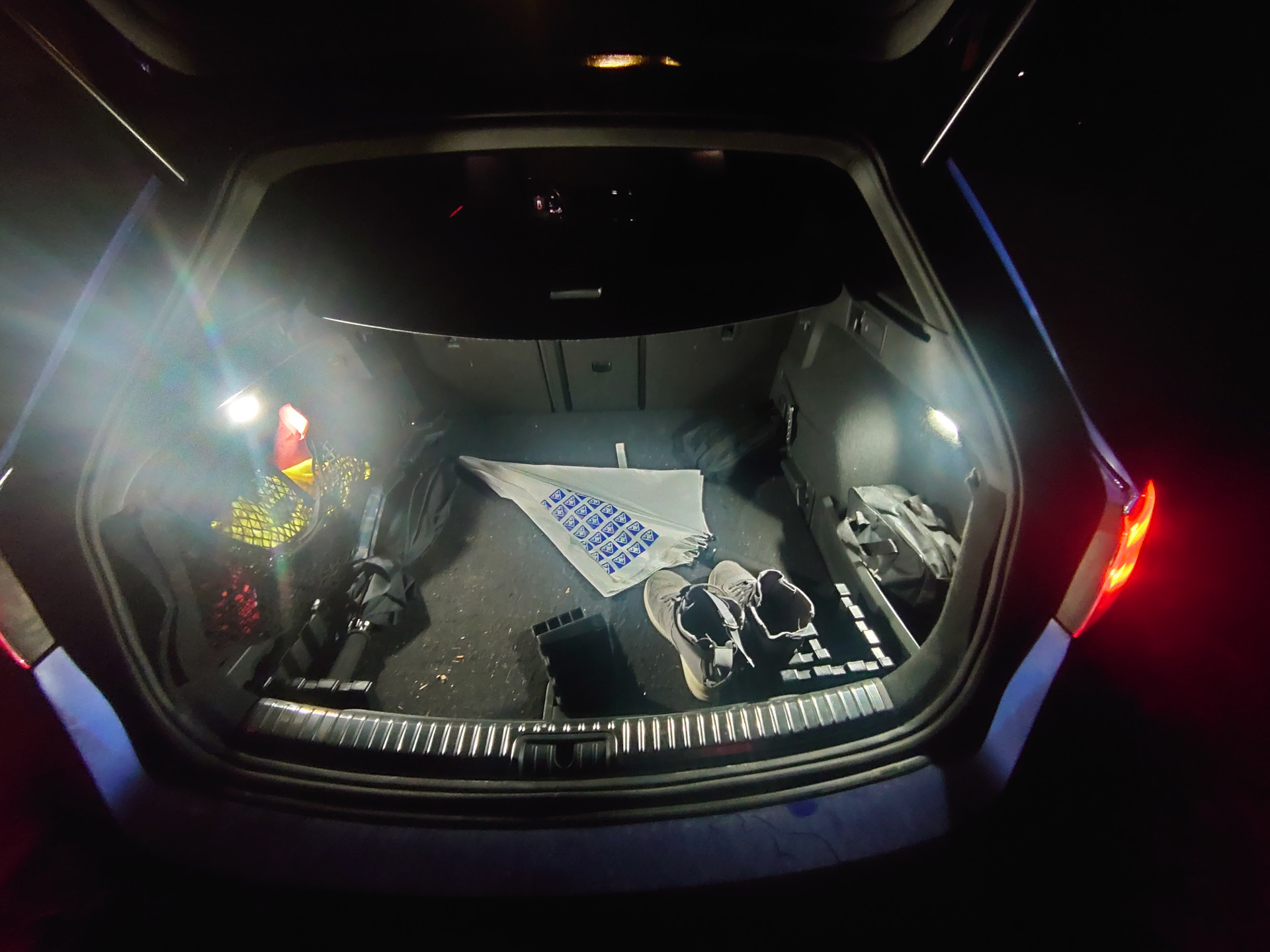 More light in the trunk! — SEAT Leon FR (Mk3), 1,5 л, 2020 года ...