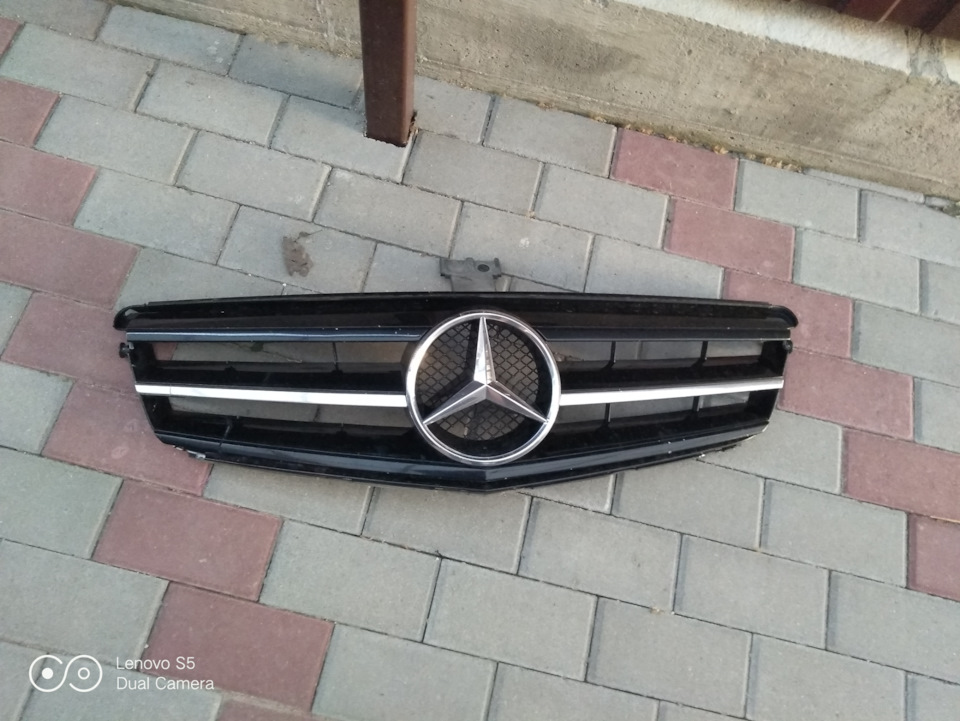 №10 Решетка радиатора — Mercedes-Benz C-Class (W204), 1,8 л, 2011 года ...