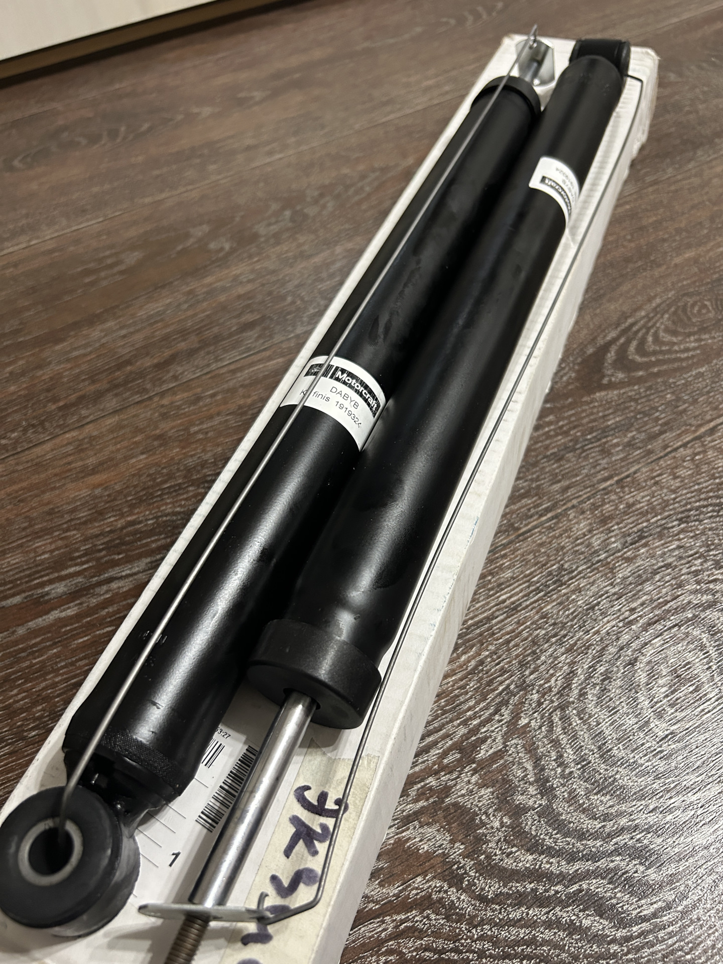 Замена задних амортизаторов — Ford Focus Hatchback II, 1,6 л, 2009 года ...