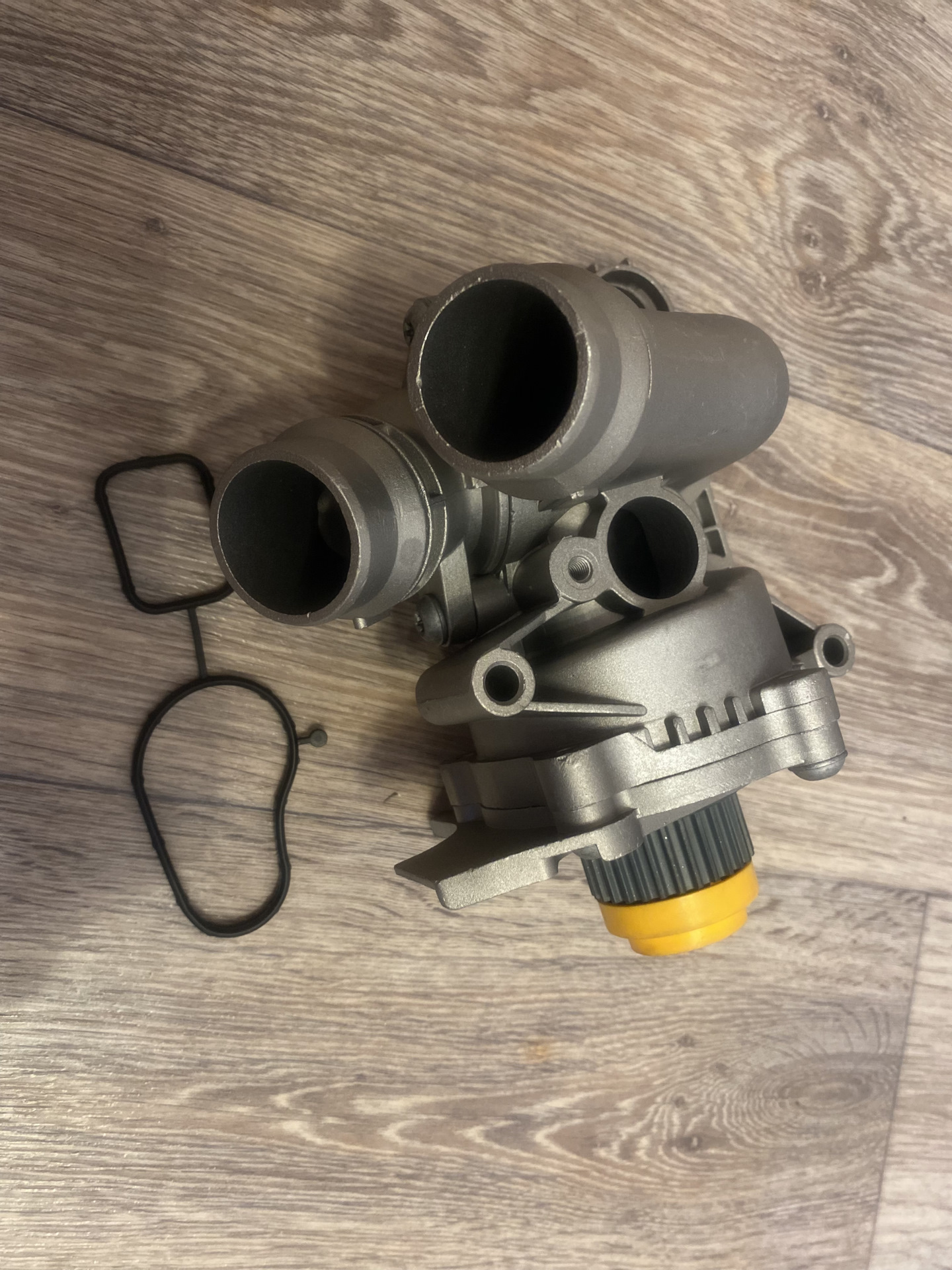 13. Подготовка к устранению течи корпуса насоса системы охлаждения и ...