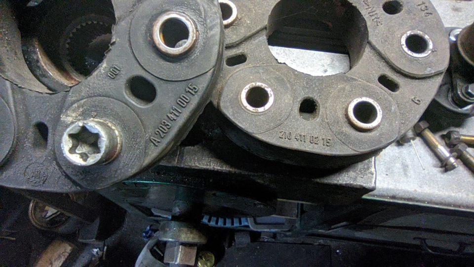 A2104110215 Муфта вала карданного Mercedes | Запчасти на DRIVE2