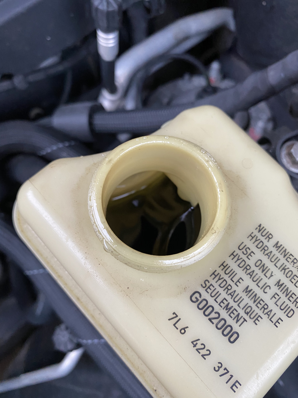 Замена жидкости ГУРа — Volkswagen Touareg (2G), 3 л, 2012 года | своими ...